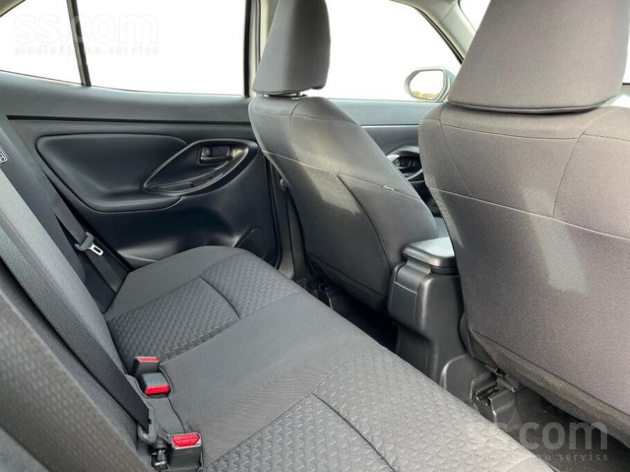 Pelēks Toyota Yaris 2025 Rīga, ar dzinēja tilpumu 1.50 L un nobraukumu 24 tūkst. km par 23490 €, foto 8 vietnē AUTOMOTO.COM.LV