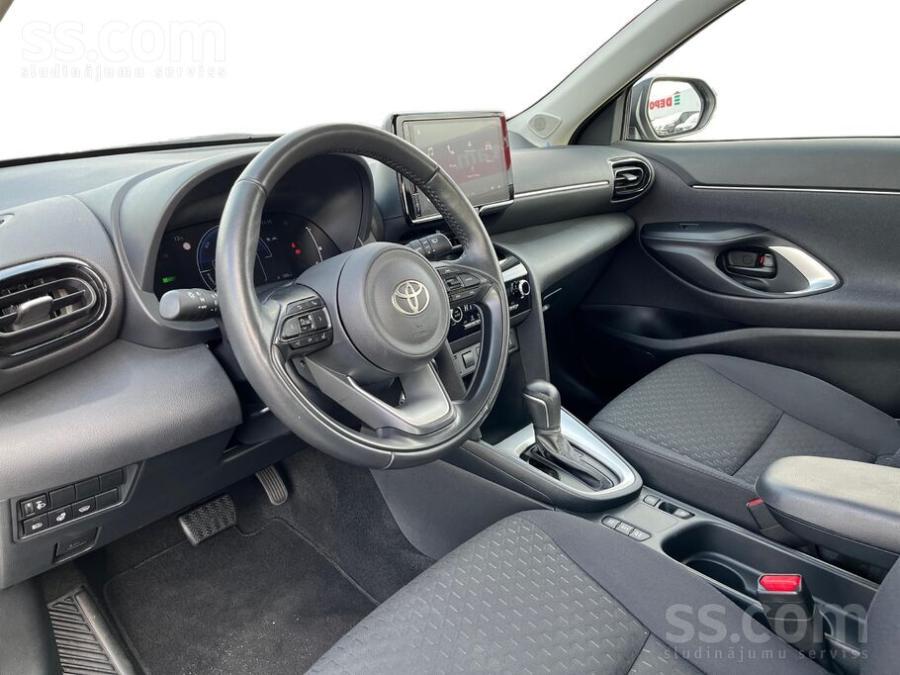 Pelēks Toyota Yaris 2025 Rīga, ar dzinēja tilpumu 1.50 L un nobraukumu 24 tūkst. km par 23490 €, foto 12 vietnē AUTOMOTO.COM.LV