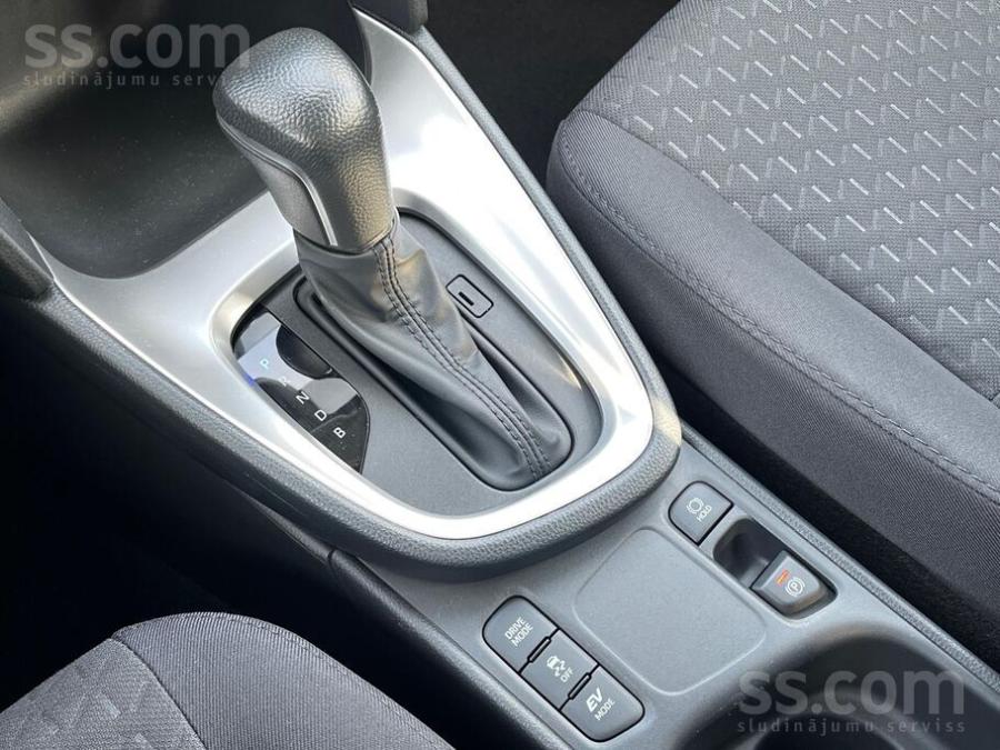Pelēks Toyota Yaris 2025 Rīga, ar dzinēja tilpumu 1.50 L un nobraukumu 24 tūkst. km par 23490 €, foto 17 vietnē AUTOMOTO.COM.LV
