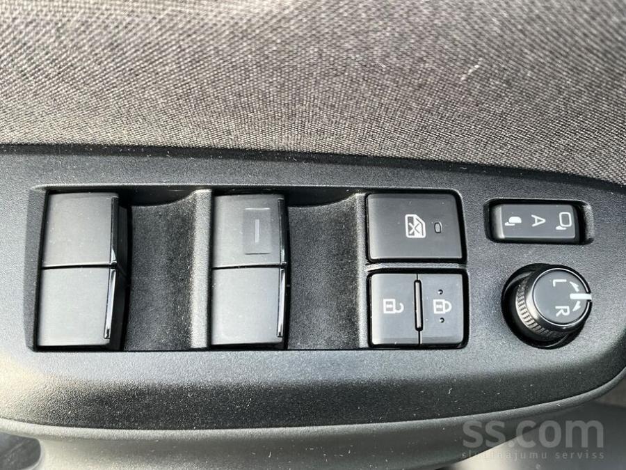 Pelēks Toyota Yaris 2025 Rīga, ar dzinēja tilpumu 1.50 L un nobraukumu 24 tūkst. km par 23490 €, foto 21 vietnē AUTOMOTO.COM.LV