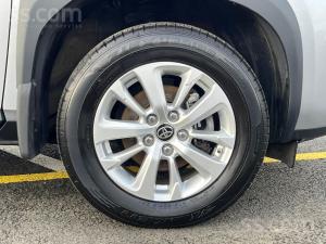 Pelēks Toyota Yaris 2025 Rīga, ar dzinēja tilpumu 1.50 L un nobraukumu 24 tūkst. km par 23490 €, foto 23 vietnē AUTOMOTO.COM.LV