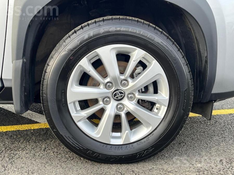 Pelēks Toyota Yaris 2025 Rīga, ar dzinēja tilpumu 1.50 L un nobraukumu 24 tūkst. km par 23490 €, foto 23 vietnē AUTOMOTO.COM.LV