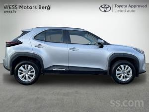Pelēks Toyota Yaris 2025 Rīga, ar dzinēja tilpumu 1.50 L un nobraukumu 24 tūkst. km par 23490 €, foto 24 vietnē AUTOMOTO.COM.LV