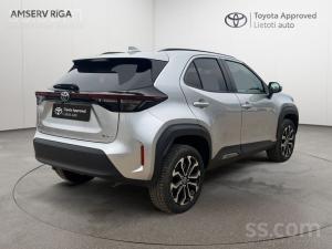 Grey Toyota Yaris 2025 in Riga, with an engine capacity of 1.50 L and mileage of 29 thousand km for 23500 €, photo 3 on AUTOMOTO.COM.LV