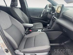 Grey Toyota Yaris 2025 in Riga, with an engine capacity of 1.50 L and mileage of 29 thousand km for 23500 €, photo 7 on AUTOMOTO.COM.LV