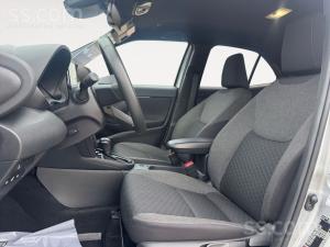 Grey Toyota Yaris 2025 in Riga, with an engine capacity of 1.50 L and mileage of 29 thousand km for 23500 €, photo 12 on AUTOMOTO.COM.LV