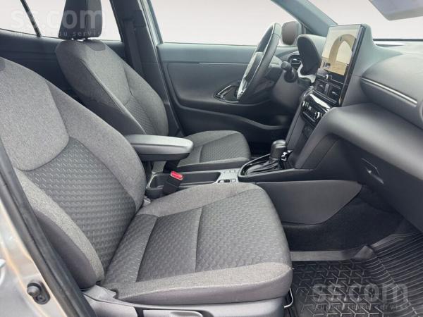 Pelēks Toyota Yaris 2025 Rīga, ar dzinēja tilpumu 1.50 L un nobraukumu 29 tūkst. km par 23500 €, foto 7 vietnē AUTOMOTO.COM.LV