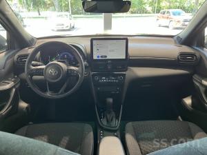 Grey Toyota Yaris 2026 in Ventspils, with an engine capacity of 1.50 L and mileage of 0 thousand km for 28195 €, photo 10 on AUTOMOTO.COM.LV