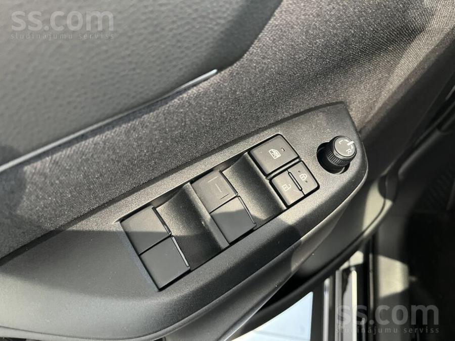 Grey Toyota Yaris 2026 in Ventspils, with an engine capacity of 1.50 L and mileage of 0 thousand km for 28195 €, photo 13 on AUTOMOTO.COM.LV