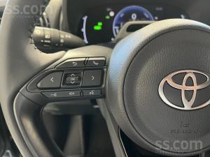 Grey Toyota Yaris 2026 in Ventspils, with an engine capacity of 1.50 L and mileage of 0 thousand km for 28195 €, photo 15 on AUTOMOTO.COM.LV