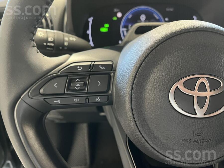 Grey Toyota Yaris 2026 in Ventspils, with an engine capacity of 1.50 L and mileage of 0 thousand km for 28195 €, photo 15 on AUTOMOTO.COM.LV