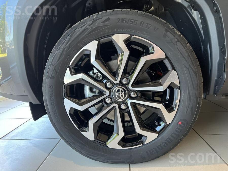 Grey Toyota Yaris 2026 in Ventspils, with an engine capacity of 1.50 L and mileage of 0 thousand km for 28195 €, photo 24 on AUTOMOTO.COM.LV