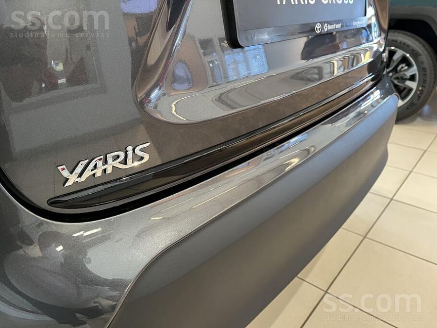 Grey Toyota Yaris 2026 in Ventspils, with an engine capacity of 1.50 L and mileage of 0 thousand km for 28195 €, photo 25 on AUTOMOTO.COM.LV