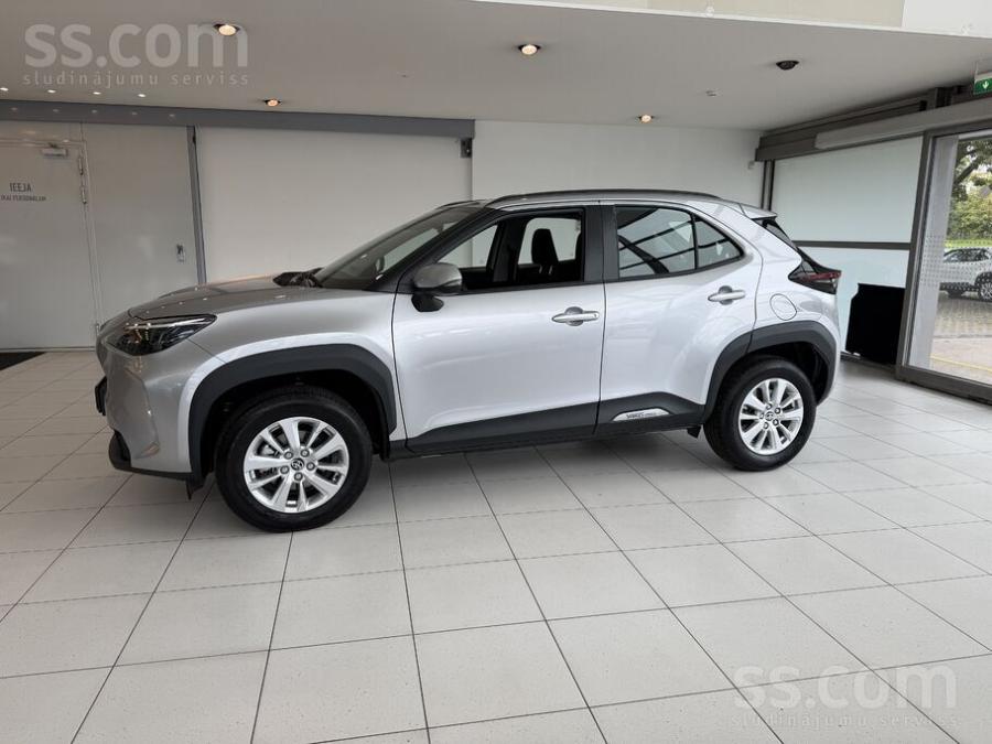 Pelēks Toyota Yaris 2026 Rīga, ar dzinēja tilpumu 1.50 L un nobraukumu 19 tūkst. km par 22500 €, foto 4 vietnē AUTOMOTO.COM.LV