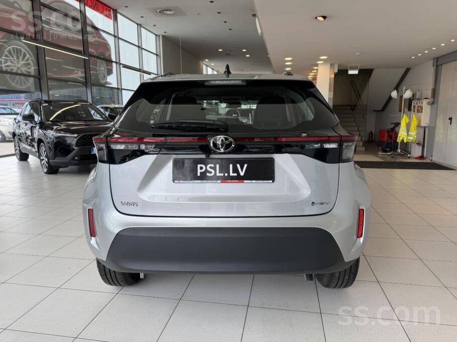 Pelēks Toyota Yaris 2026 Rīga, ar dzinēja tilpumu 1.50 L un nobraukumu 19 tūkst. km par 22500 €, foto 5 vietnē AUTOMOTO.COM.LV
