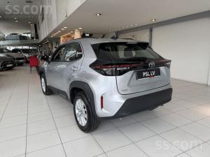 Pelēks Toyota Yaris 2026 Rīga, ar dzinēja tilpumu 1.50 L un nobraukumu 19 tūkst. km par 22500 €, foto 6 vietnē AUTOMOTO.COM.LV