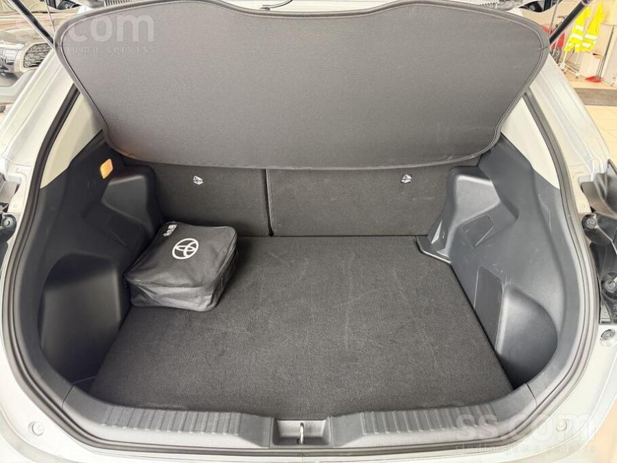 Pelēks Toyota Yaris 2026 Rīga, ar dzinēja tilpumu 1.50 L un nobraukumu 19 tūkst. km par 22500 €, foto 8 vietnē AUTOMOTO.COM.LV