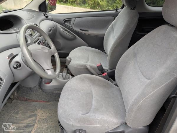 Grey Toyota Yaris 1999 in Vilnius, with an engine capacity of 1.00 L and mileage of 200 thousand km for 990 €, photo 6 on AUTOMOTO.COM.LV
