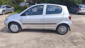 Pelēks Toyota Yaris 2000 Viļņa, ar dzinēja tilpumu 1.30 L un nobraukumu 200 tūkst. km par 750 €, foto 3 vietnē AUTOMOTO.COM.LV
