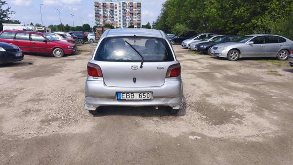 Grey Toyota Yaris 2000 in Vilnius, with an engine capacity of 1.30 L and mileage of 200 thousand km for 750 €, photo 3 on AUTOMOTO.COM.LV