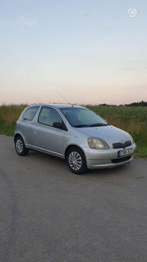 Grey Toyota Yaris 2000 in Vilnius, with an engine capacity of 1.00 L and mileage of 221 thousand km for 630 €, photo 3 on AUTOMOTO.COM.LV