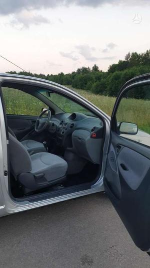 Grey Toyota Yaris 2000 in Vilnius, with an engine capacity of 1.00 L and mileage of 221 thousand km for 630 €, photo 8 on AUTOMOTO.COM.LV