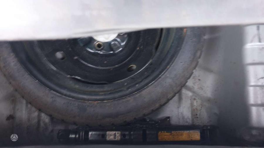 Grey Toyota Yaris 2000 in Vilnius, with an engine capacity of 1.00 L and mileage of 221 thousand km for 630 €, photo 12 on AUTOMOTO.COM.LV