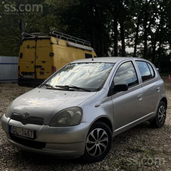 Pelēks Toyota Yaris 2000 Rīga, ar dzinēja tilpumu 1.30 L un nobraukumu 230 tūkst. km par 750 €, foto 1 vietnē AUTOMOTO.COM.LV