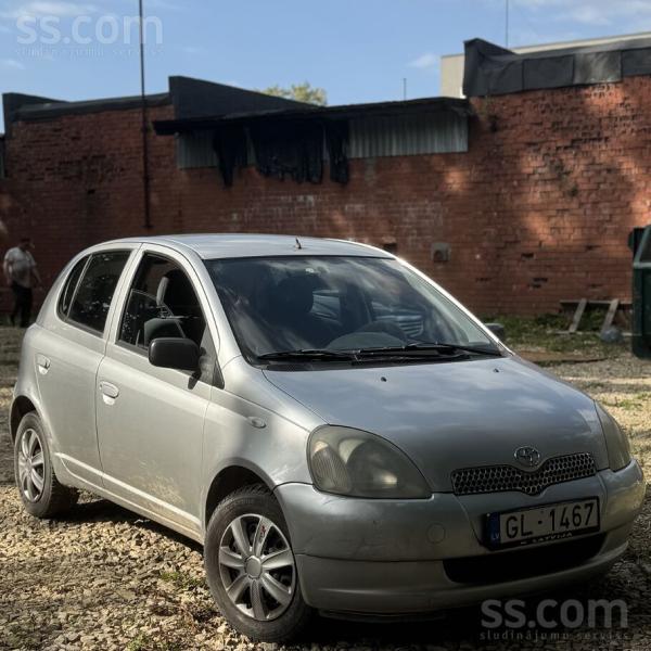 Pelēks Toyota Yaris 2000 Rīga, ar dzinēja tilpumu 1.30 L un nobraukumu 230 tūkst. km par 750 €, foto 4 vietnē AUTOMOTO.COM.LV