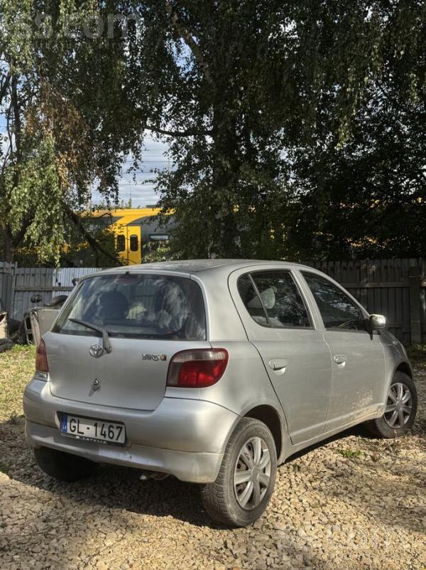 Pelēks Toyota Yaris 2000 Rīga, ar dzinēja tilpumu 1.30 L un nobraukumu 230 tūkst. km par 750 €, foto 5 vietnē AUTOMOTO.COM.LV