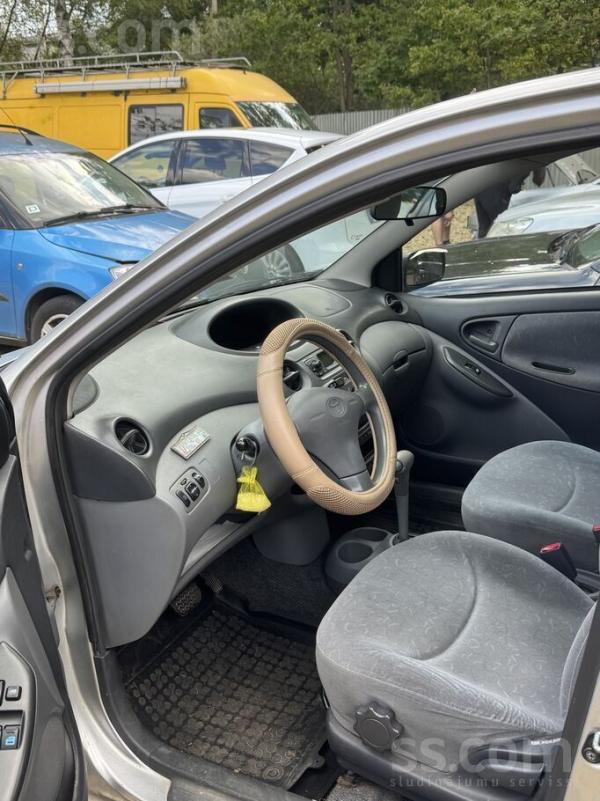 Pelēks Toyota Yaris 2000 Rīga, ar dzinēja tilpumu 1.30 L un nobraukumu 230 tūkst. km par 750 €, foto 6 vietnē AUTOMOTO.COM.LV