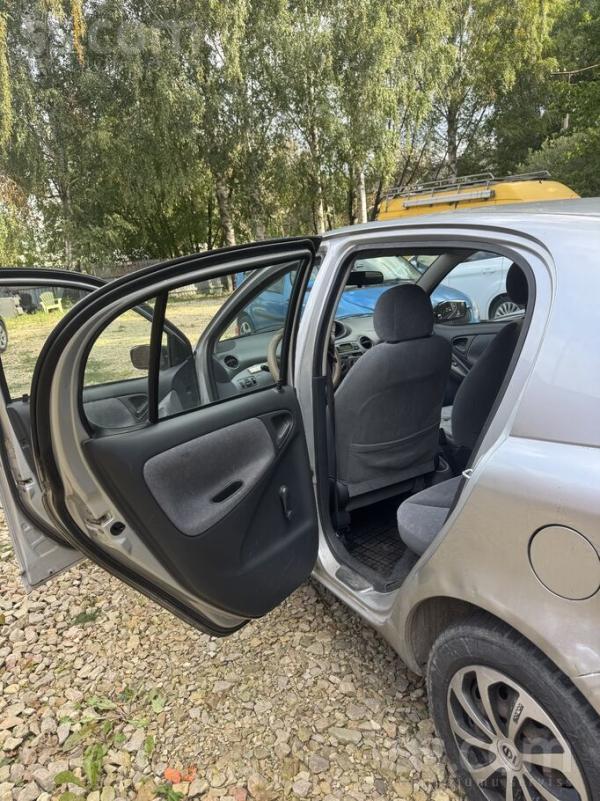 Pelēks Toyota Yaris 2000 Rīga, ar dzinēja tilpumu 1.30 L un nobraukumu 230 tūkst. km par 750 €, foto 7 vietnē AUTOMOTO.COM.LV