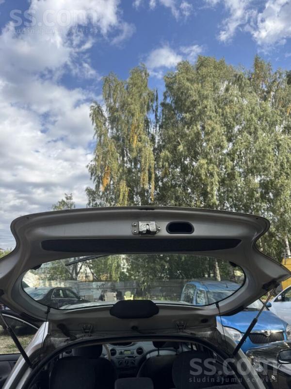 Pelēks Toyota Yaris 2000 Rīga, ar dzinēja tilpumu 1.30 L un nobraukumu 230 tūkst. km par 750 €, foto 8 vietnē AUTOMOTO.COM.LV