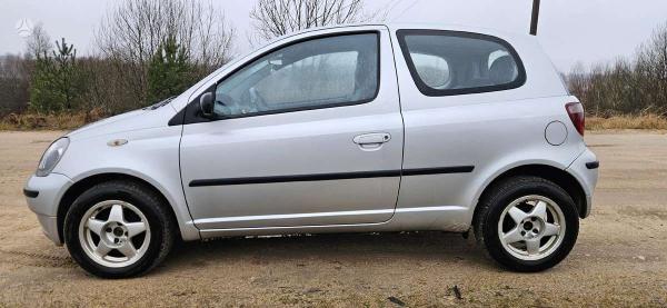 Grey Toyota Yaris 2001 in Vilnius, with an engine capacity of 1.00 L and mileage of 182 thousand km for 500 €, photo 2 on AUTOMOTO.COM.LV