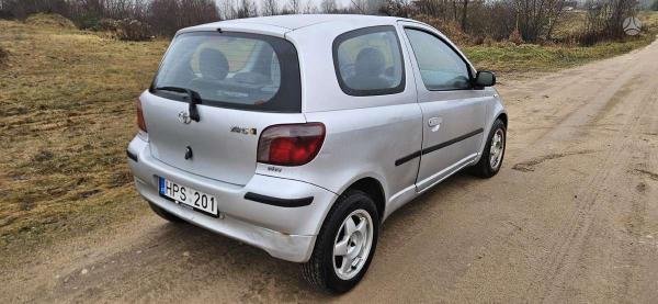 Pelēks Toyota Yaris 2001 Viļņa, ar dzinēja tilpumu 1.00 L un nobraukumu 182 tūkst. km par 450 €, foto 5 vietnē AUTOMOTO.COM.LV