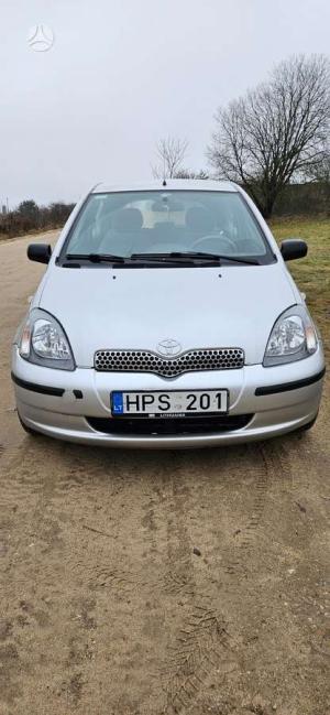 Pelēks Toyota Yaris 2001 Viļņa, ar dzinēja tilpumu 1.00 L un nobraukumu 182 tūkst. km par 450 €, foto 8 vietnē AUTOMOTO.COM.LV