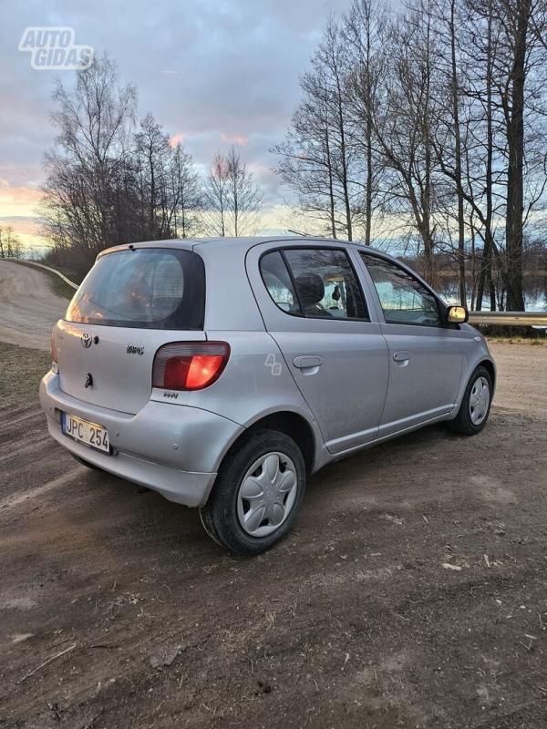 Grey Toyota Yaris 2001 in Utena, with an engine capacity of 1.00 L and mileage of 241 thousand km for 650 €, photo 1 on AUTOMOTO.COM.LV