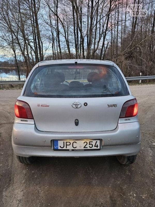 Grey Toyota Yaris 2001 in Utena, with an engine capacity of 1.00 L and mileage of 241 thousand km for 650 €, photo 2 on AUTOMOTO.COM.LV