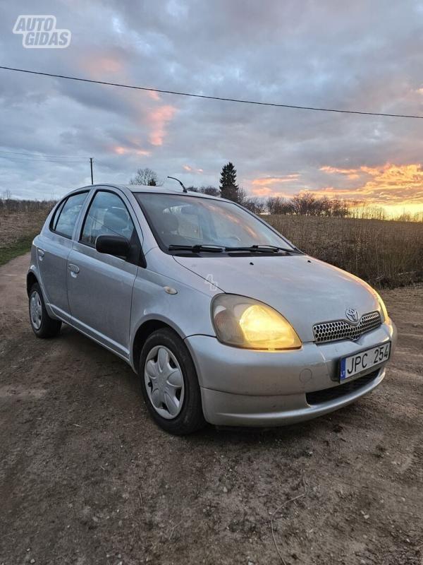 Grey Toyota Yaris 2001 in Utena, with an engine capacity of 1.00 L and mileage of 241 thousand km for 650 €, photo 4 on AUTOMOTO.COM.LV