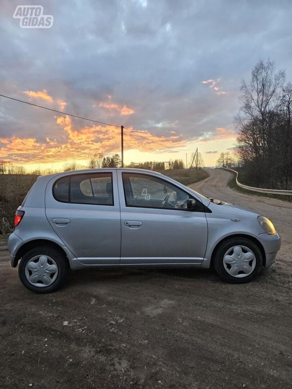 Grey Toyota Yaris 2001 in Utena, with an engine capacity of 1.00 L and mileage of 241 thousand km for 650 €, photo 5 on AUTOMOTO.COM.LV