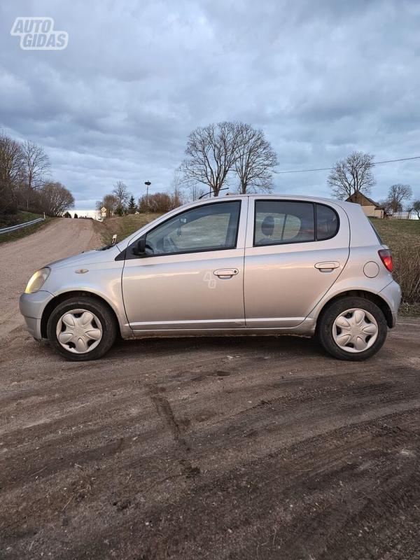 Grey Toyota Yaris 2001 in Utena, with an engine capacity of 1.00 L and mileage of 241 thousand km for 650 €, photo 6 on AUTOMOTO.COM.LV