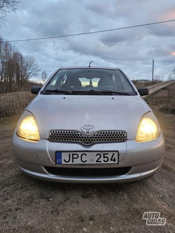 Grey Toyota Yaris 2001 in Utena, with an engine capacity of 1.00 L and mileage of 241 thousand km for 650 €, photo 7 on AUTOMOTO.COM.LV