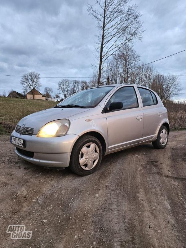 Grey Toyota Yaris 2001 in Utena, with an engine capacity of 1.00 L and mileage of 241 thousand km for 650 €, photo 8 on AUTOMOTO.COM.LV