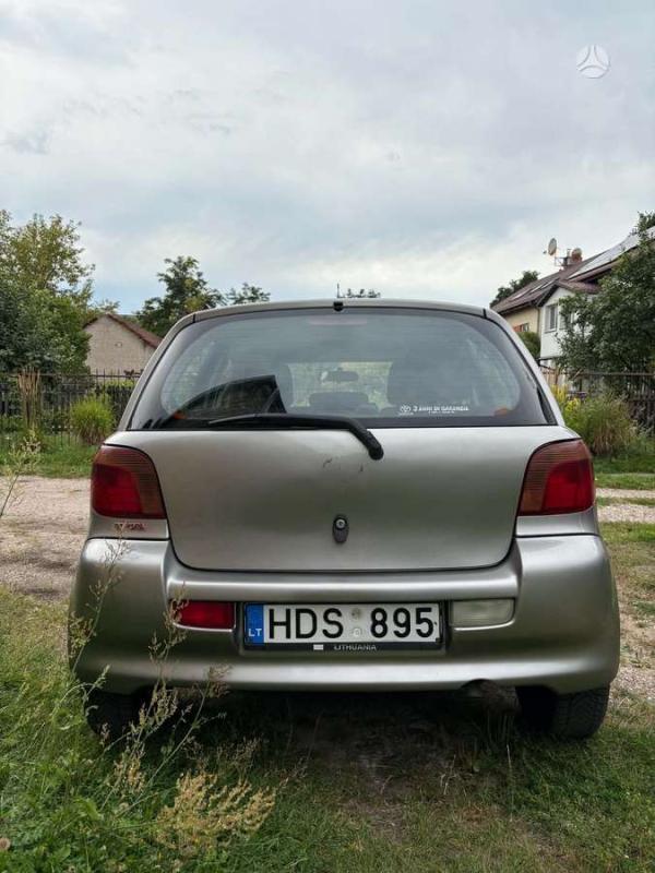 Grey Toyota Yaris 2001 in Vilnius, with an engine capacity of 1.50 L and mileage of 248 thousand km for 500 €, photo 3 on AUTOMOTO.COM.LV