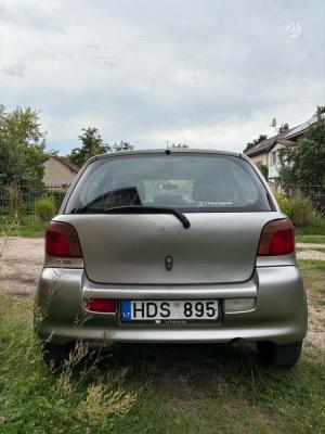 Pelēks Toyota Yaris 2001 Viļņa, ar dzinēja tilpumu 1.50 L un nobraukumu 248 tūkst. km par 500 €, foto 3 vietnē AUTOMOTO.COM.LV