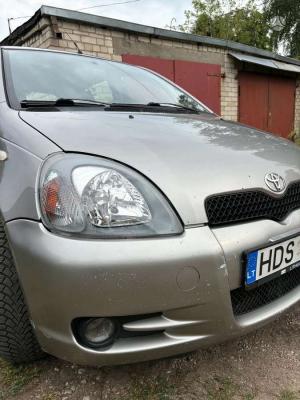 Pelēks Toyota Yaris 2001 Viļņa, ar dzinēja tilpumu 1.50 L un nobraukumu 248 tūkst. km par 500 €, foto 4 vietnē AUTOMOTO.COM.LV
