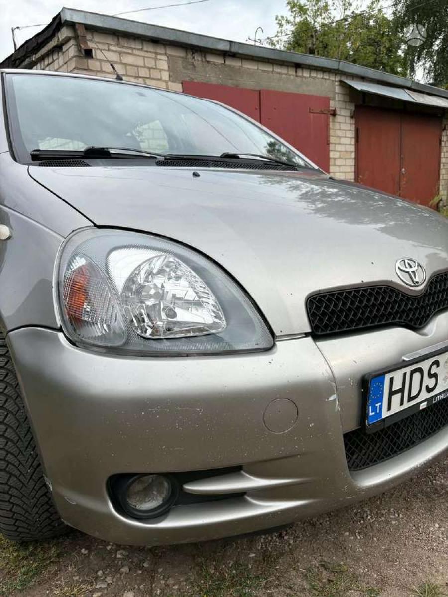 Pelēks Toyota Yaris 2001 Viļņa, ar dzinēja tilpumu 1.50 L un nobraukumu 248 tūkst. km par 500 €, foto 4 vietnē AUTOMOTO.COM.LV