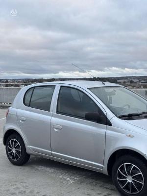 Grey Toyota Yaris 2002 in Vilnius, with an engine capacity of 1.30 L and mileage of 127 thousand km for 1450 €, photo 2 on AUTOMOTO.COM.LV