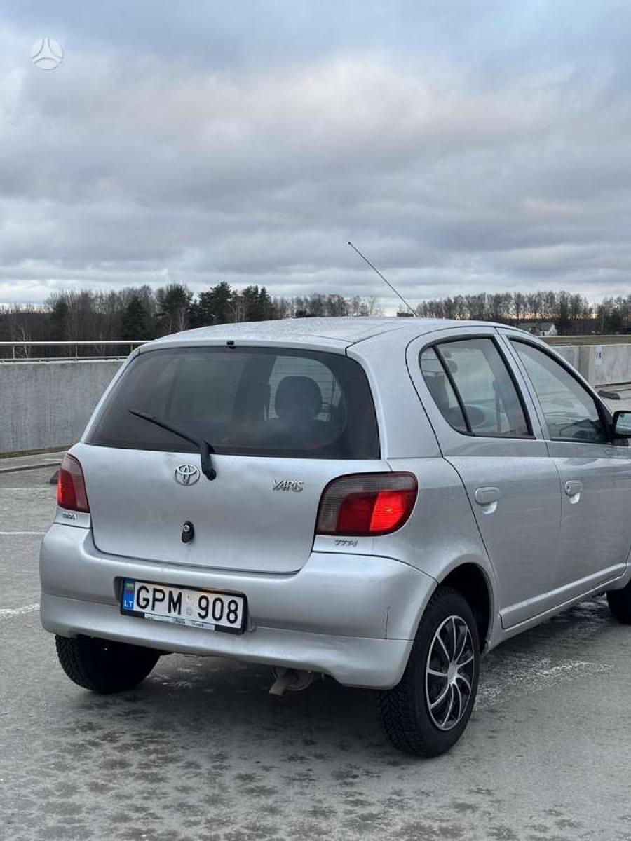 Grey Toyota Yaris 2002 in Vilnius, with an engine capacity of 1.30 L and mileage of 127 thousand km for 1450 €, photo 3 on AUTOMOTO.COM.LV