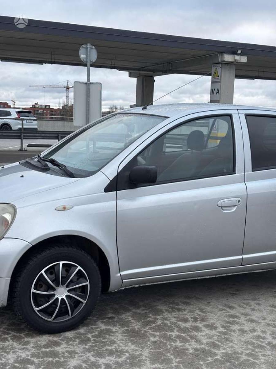Grey Toyota Yaris 2002 in Vilnius, with an engine capacity of 1.30 L and mileage of 127 thousand km for 1450 €, photo 5 on AUTOMOTO.COM.LV